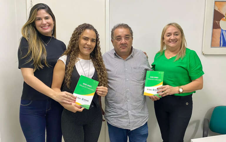 Issec recebe versão impressa do Guia Saúde 2022/2023 - Instituto de ...